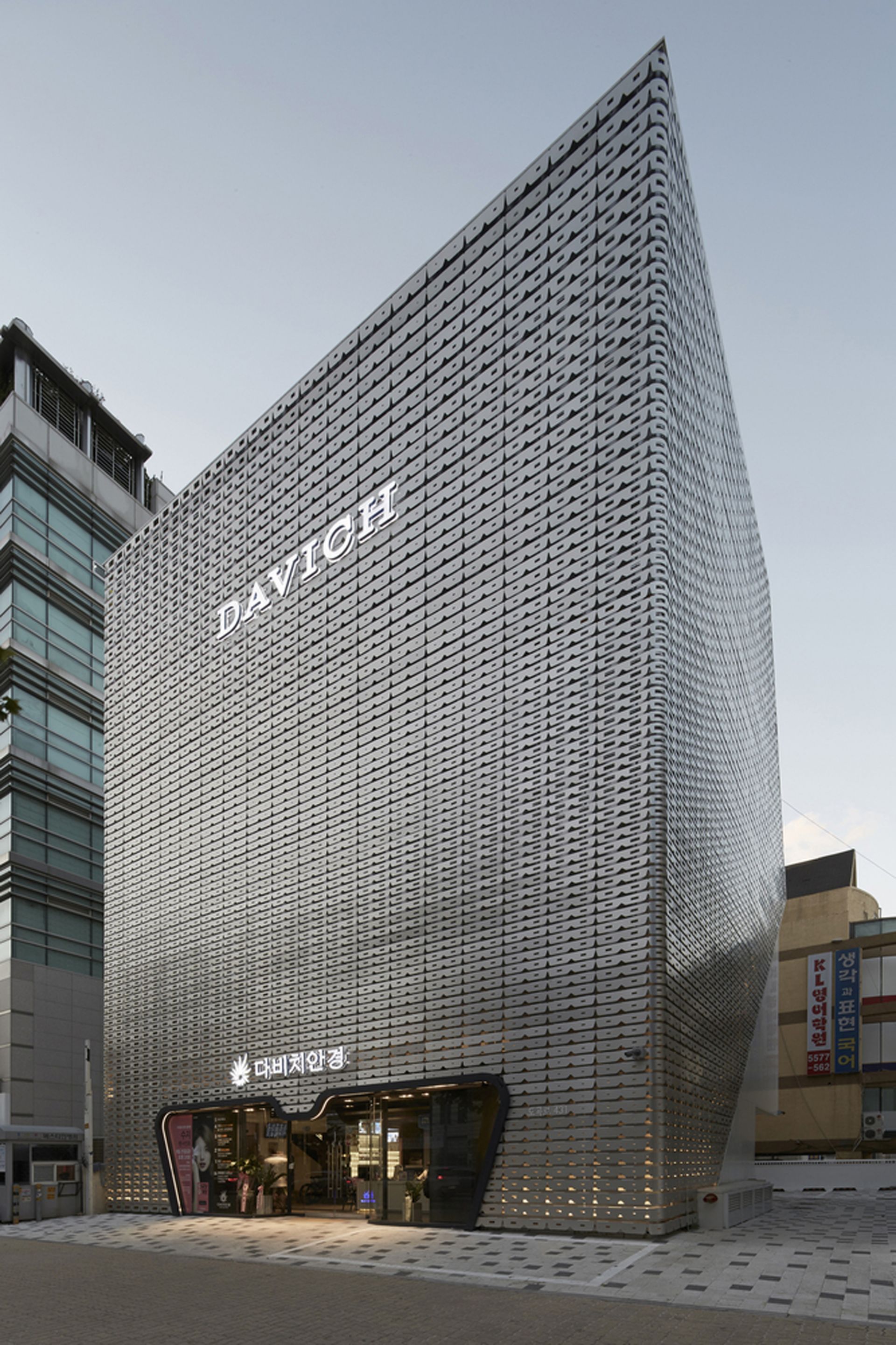 Davich Optical Chain - interior/stairs - modlar.com