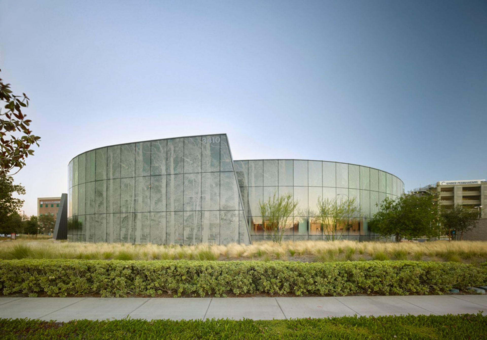 Kaiser Permanente Radiation Oncology Center - exterior - modlar.com
