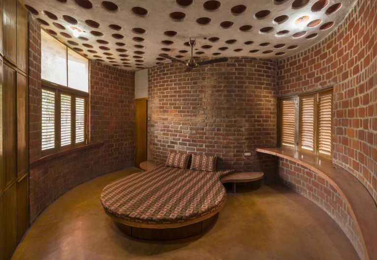 The Brick House - Interior - modlar.com