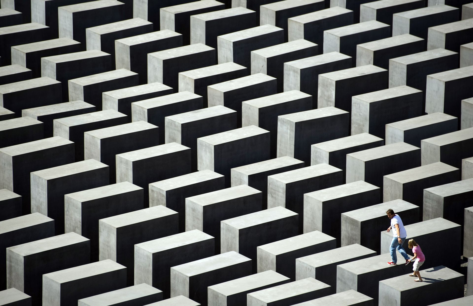 The Berlin Holocaust Memorial - modlar.com