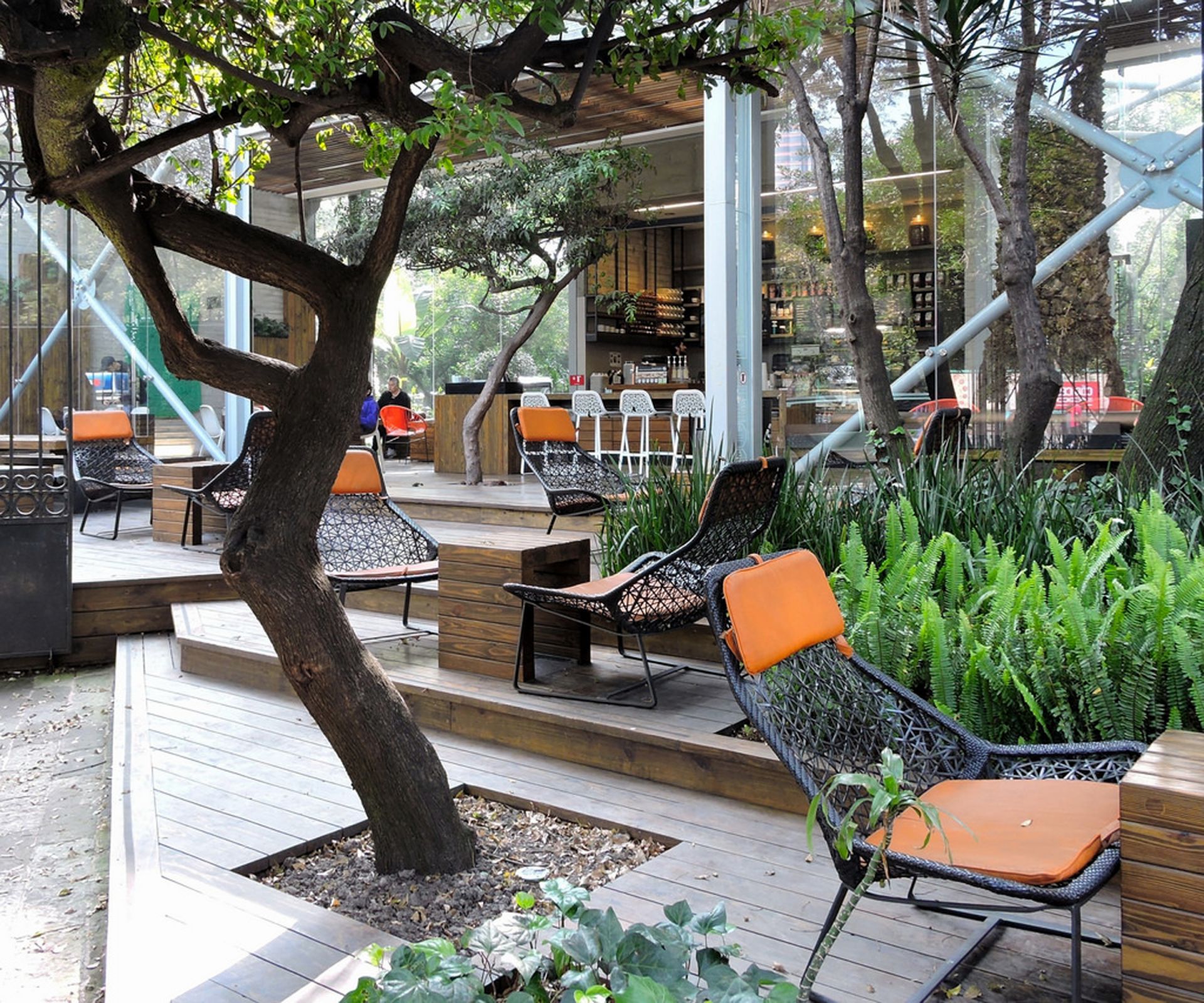 Mexico City Starbucks - Outdoor Seating Area - modlar.com