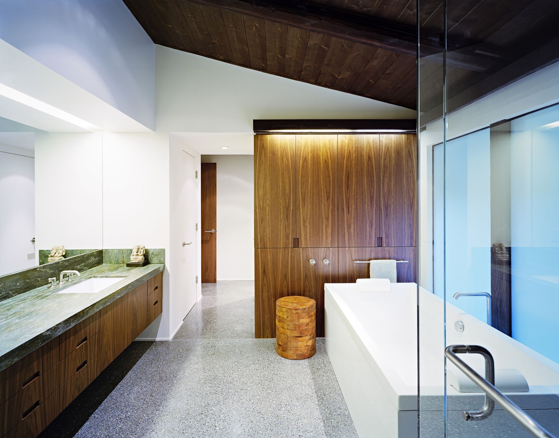 The Experimental Ranch - Bathroom - modlar.com