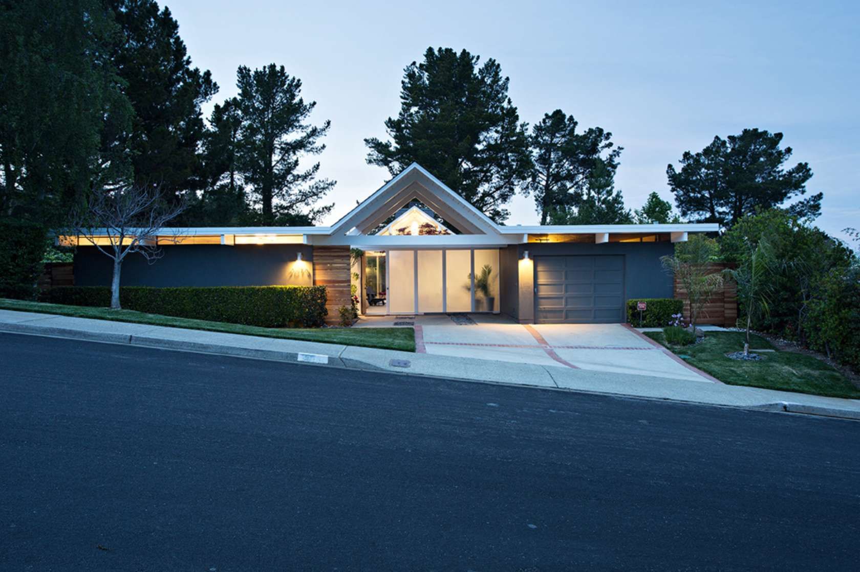 Double Gable Eichler Remodel - Exterior/Street View - modlar.com