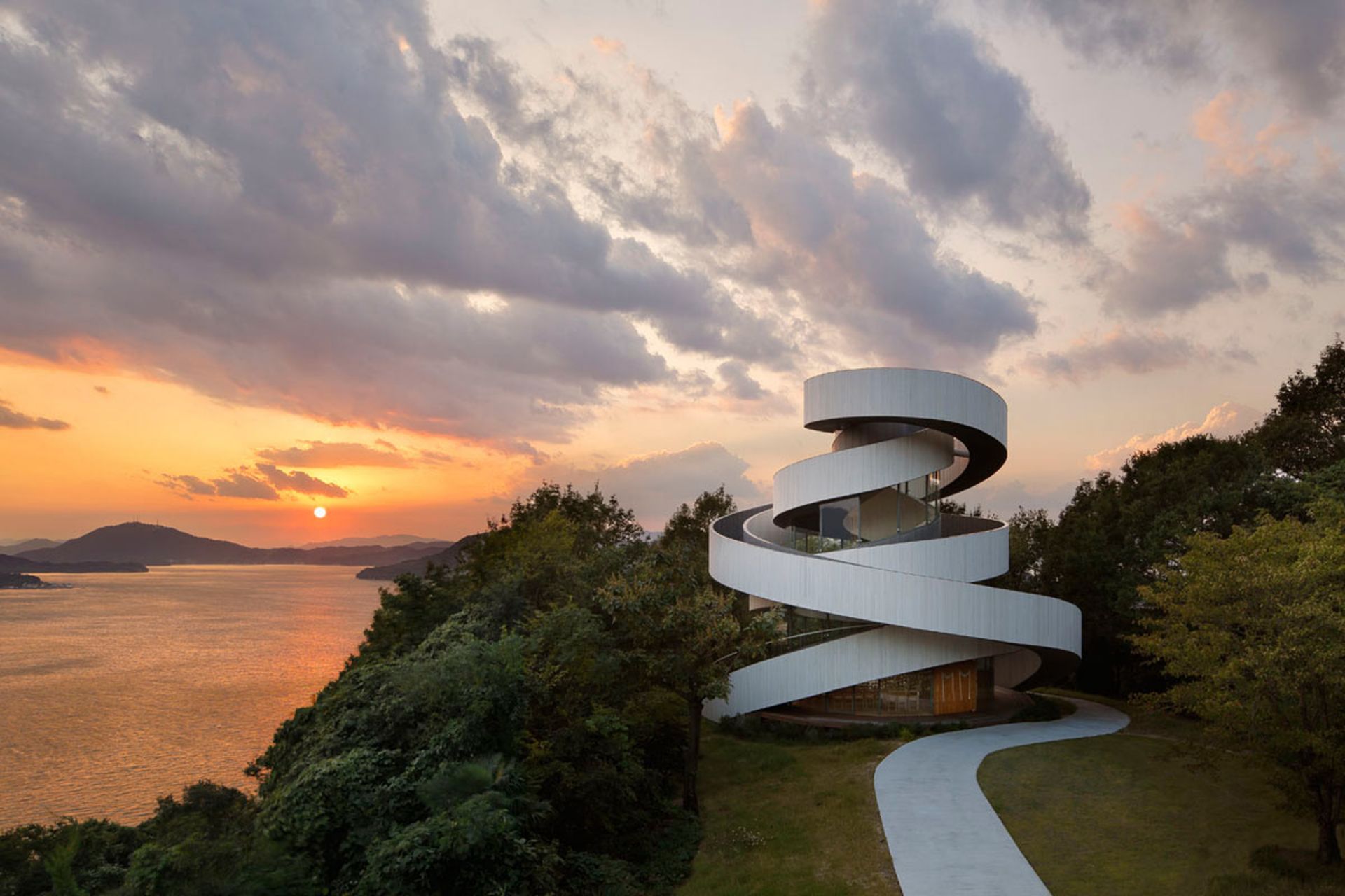 Ribbon Chapel - Exterior/Landscape - modlar.com