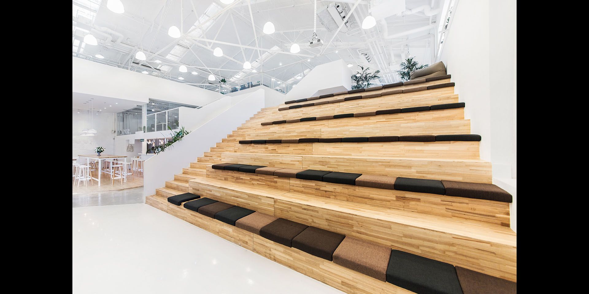 Staircases That Double As Seating Areas - modlar.com