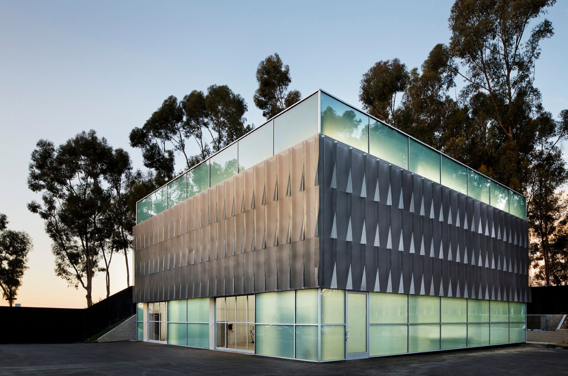 Zahner Factory Expansion - Exterior - modlar.com