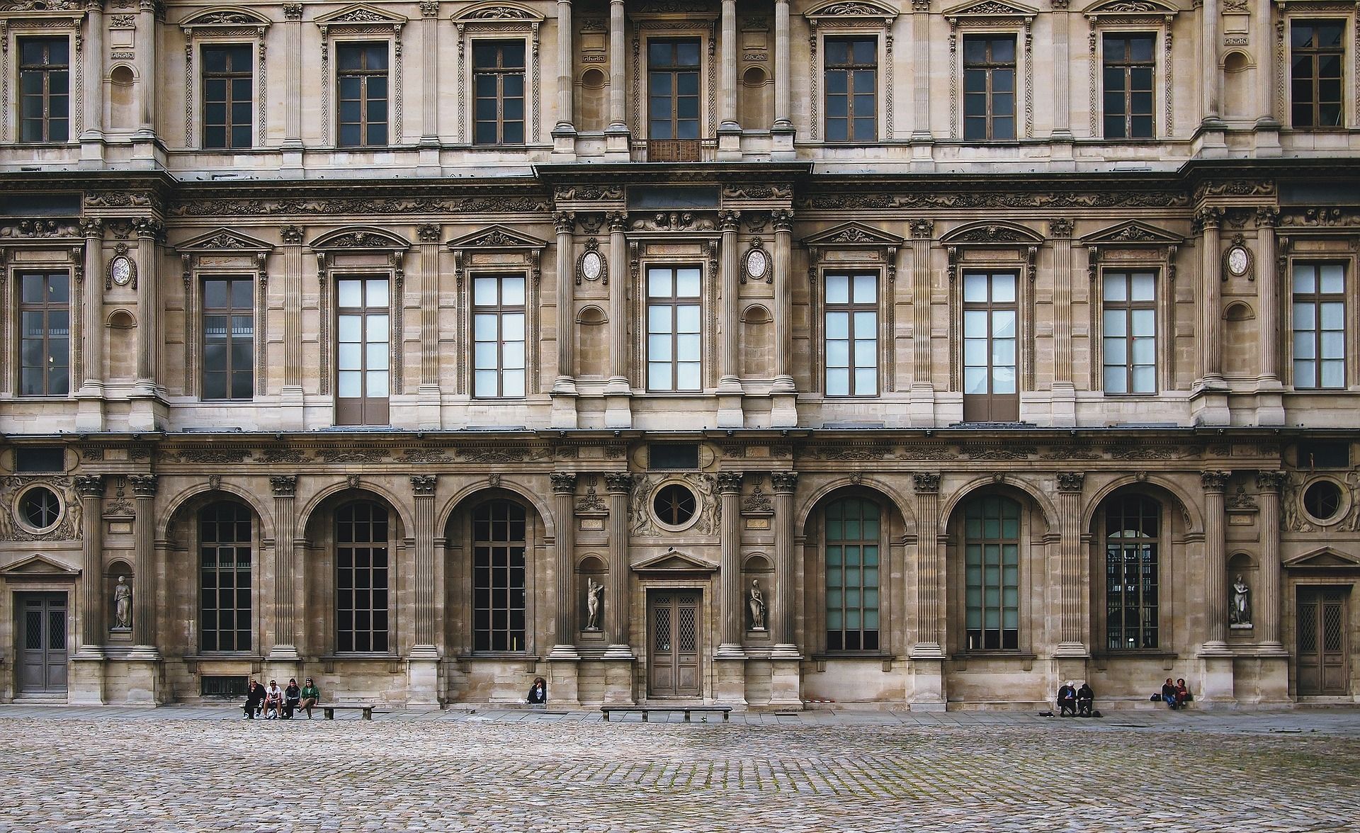 Louvre Palace Facade - modlar.com