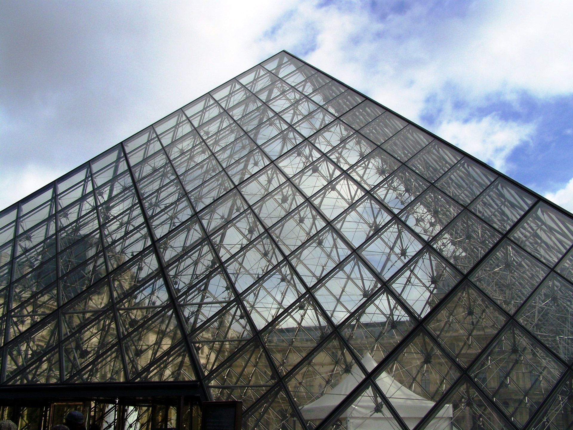 The Louvre Paris - Pyramid Detail - modlar.com