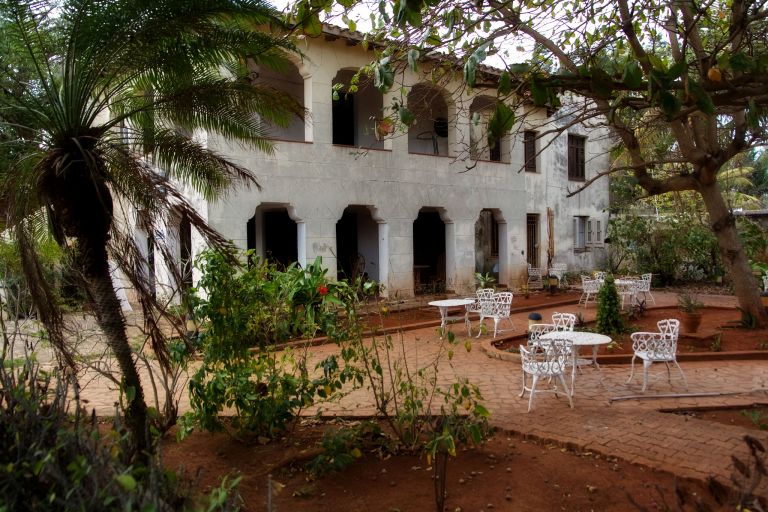 Cuban House - exterior - modlar.com