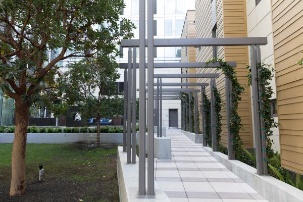 Outdoor Apartment Entrance Way - modlar.com