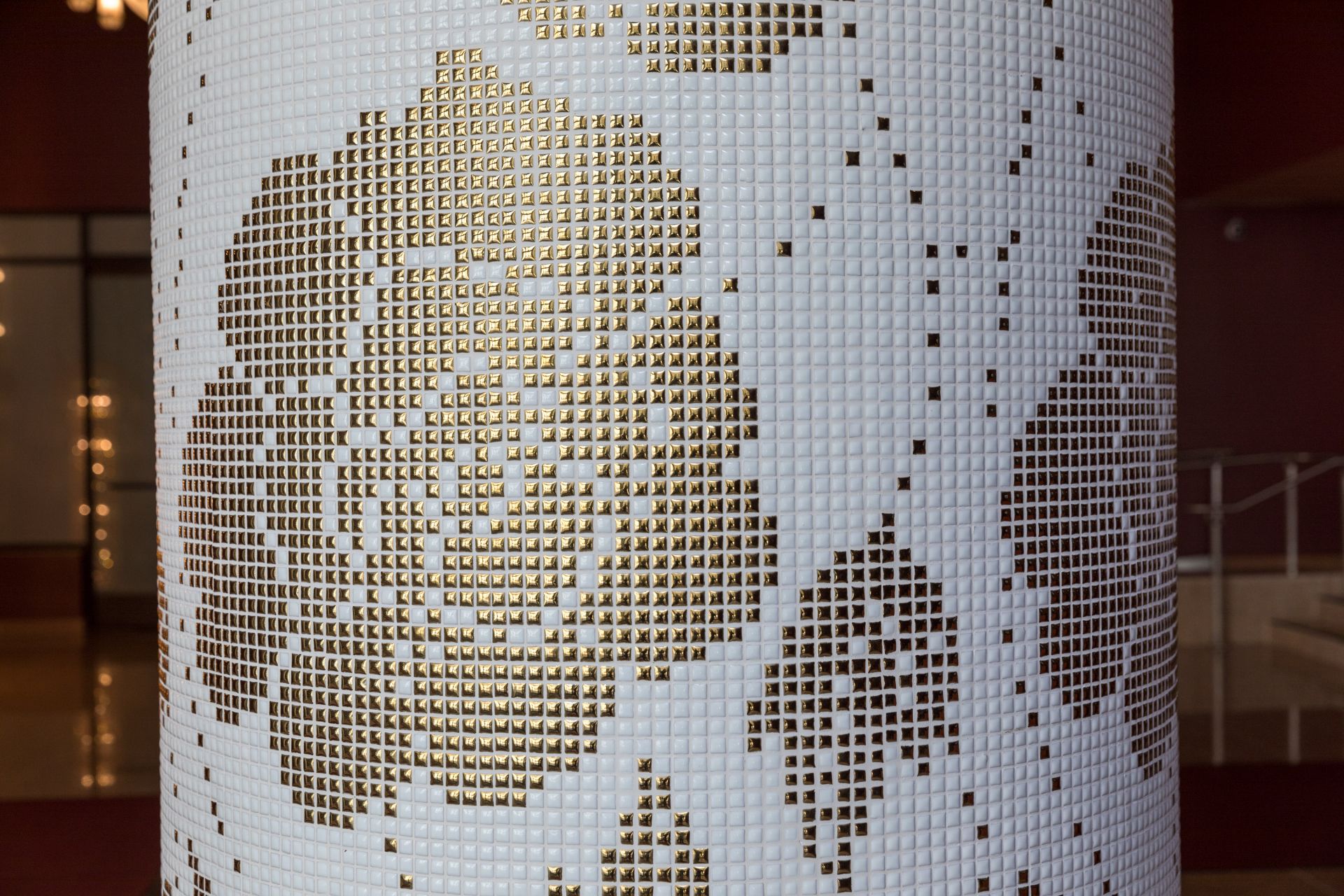 Tiling Detail on Column - modlar.com