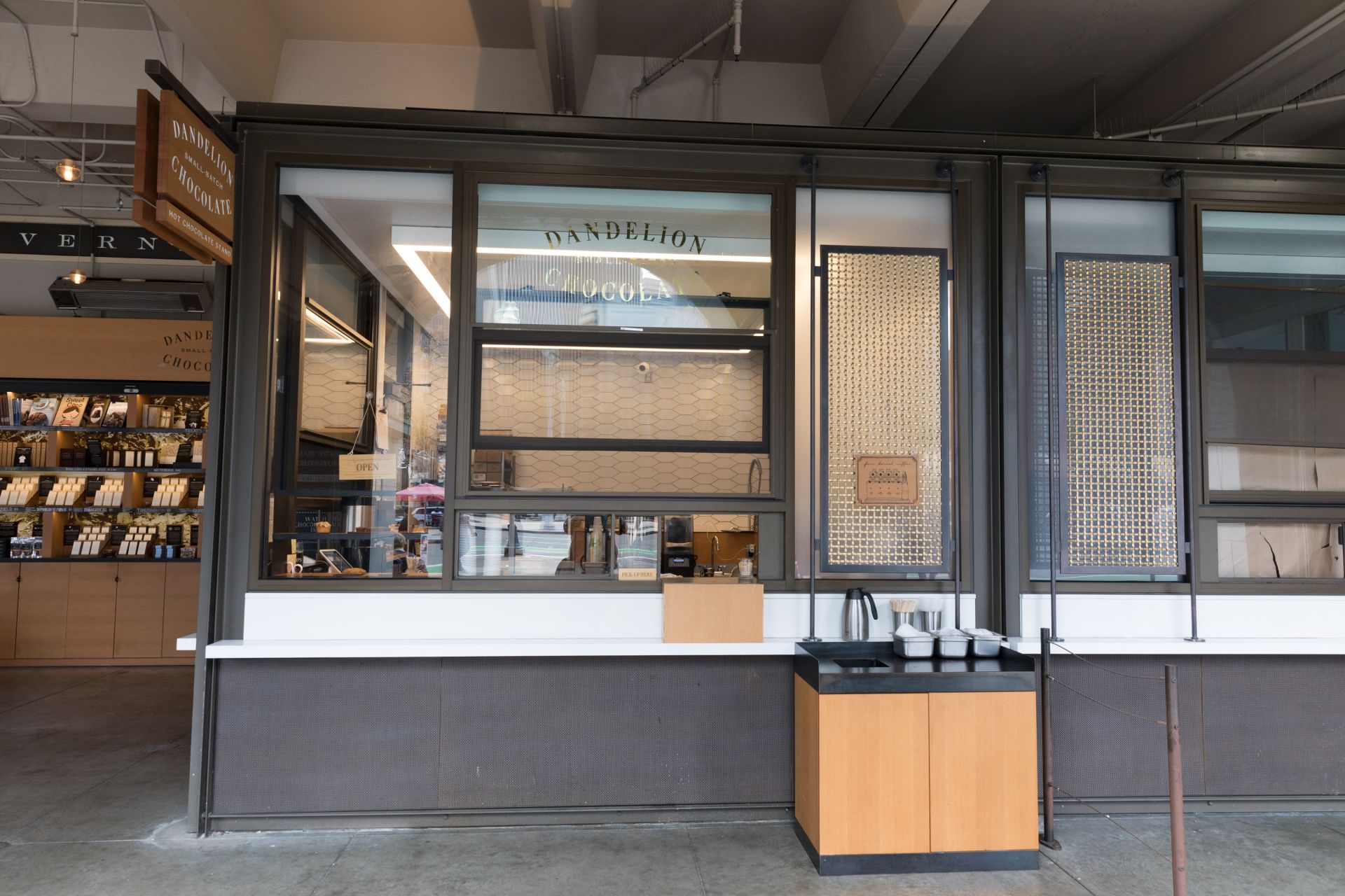 Mason Bros - Interior Entrance - modlar.com