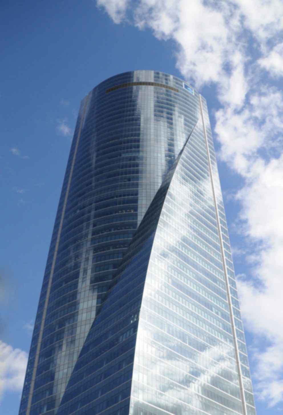 Torre Espacio - Curve Detail - modlar.com