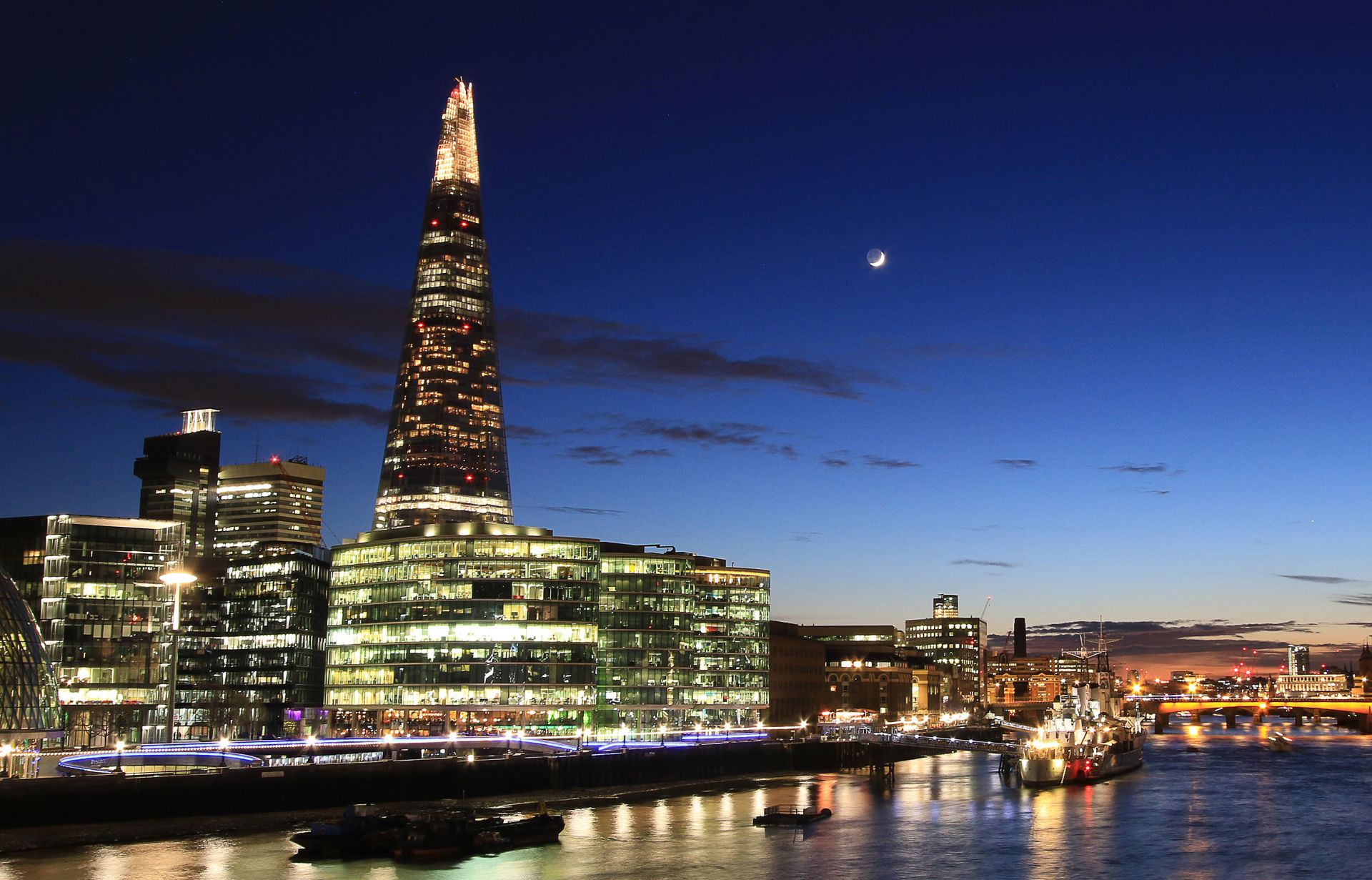 The Shard - Exterior at Night - modlar.com