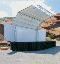 Mobile Stage and Canopy - Showmobile® - modlar.com