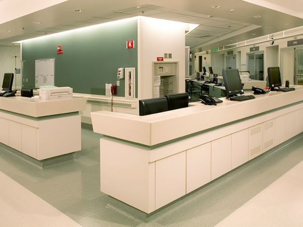 Multiple Solid Surface office workstation AVONITE | Office workstation ...