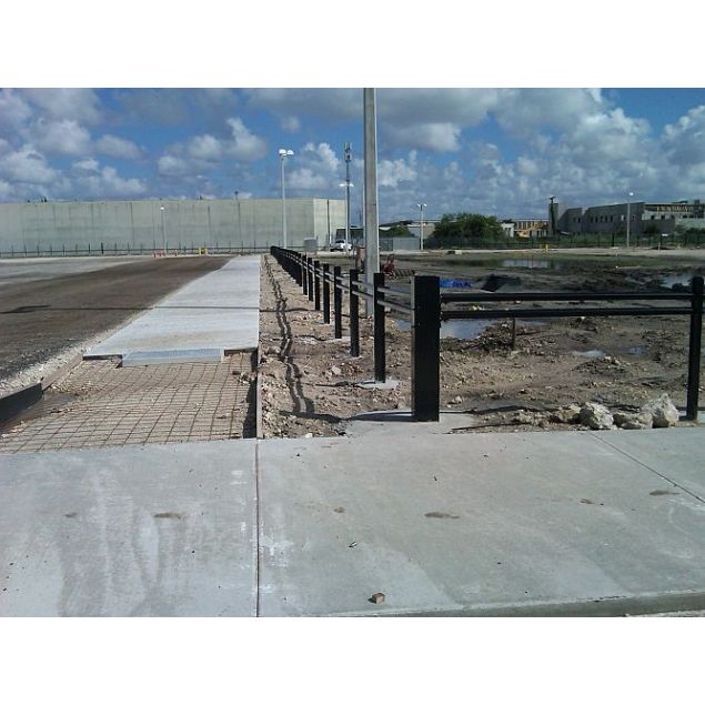 Stalwart® Post & RailAnti-Ram Crash Barrier - modlar.com